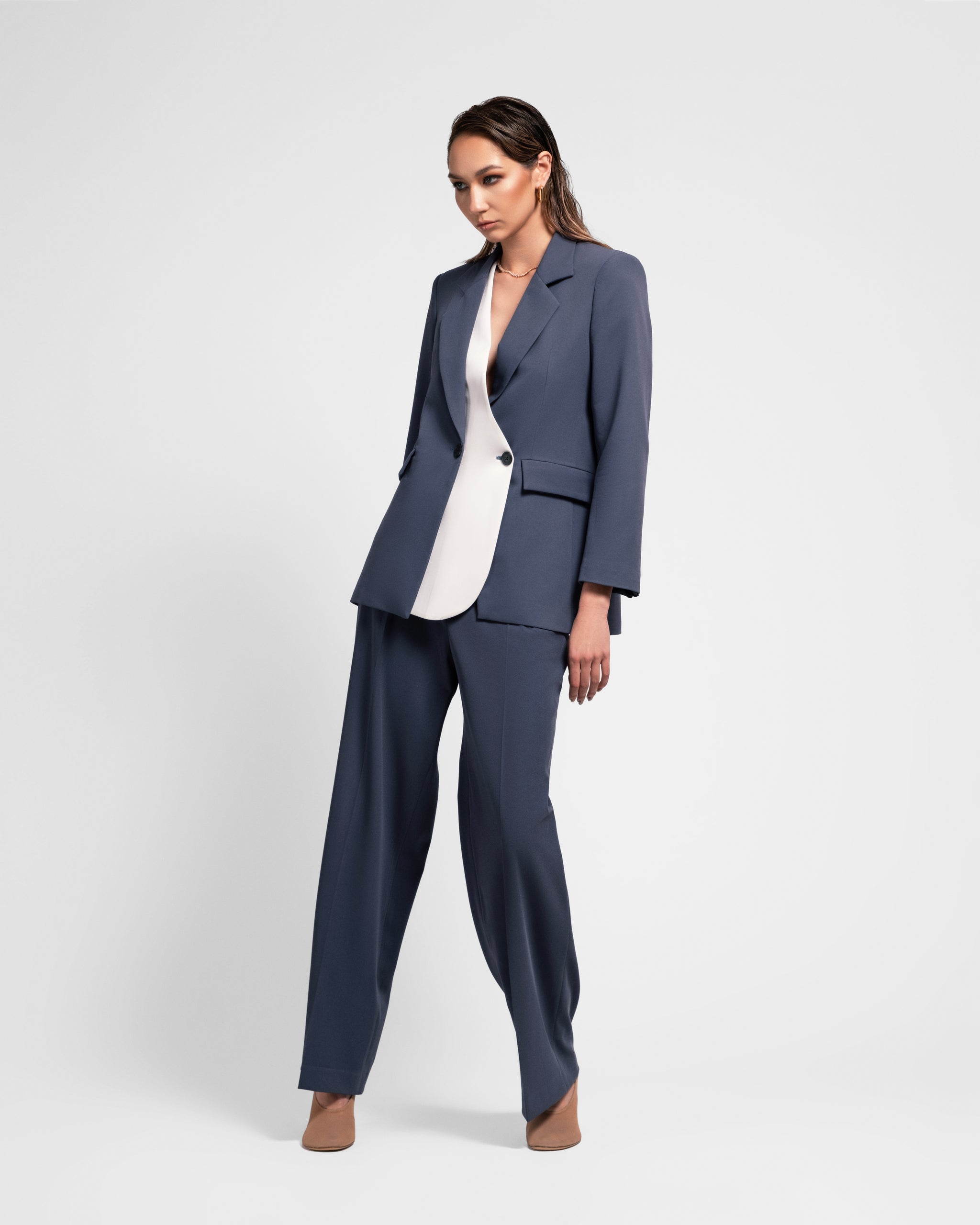FEARLESS CONTRAST SUIT